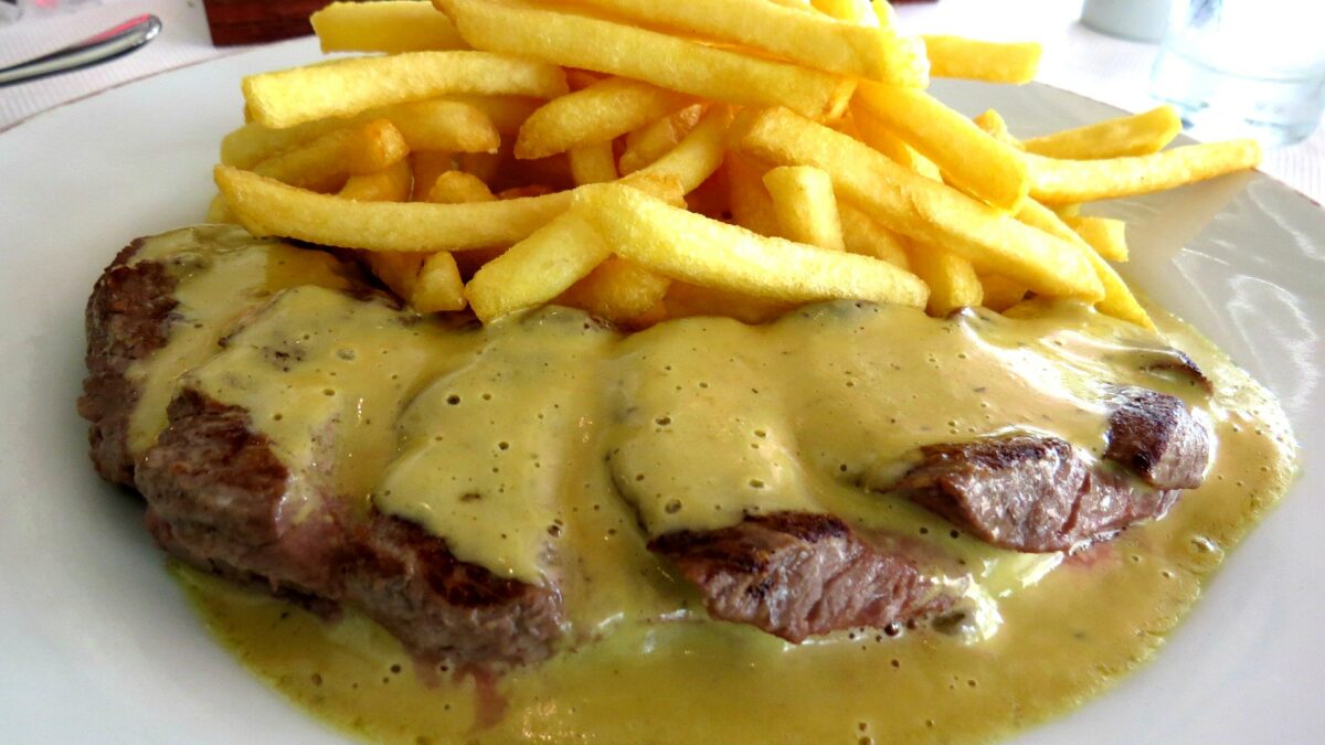 Restaurante L' Entrecôte de Paris: prato único e molho secreto ...